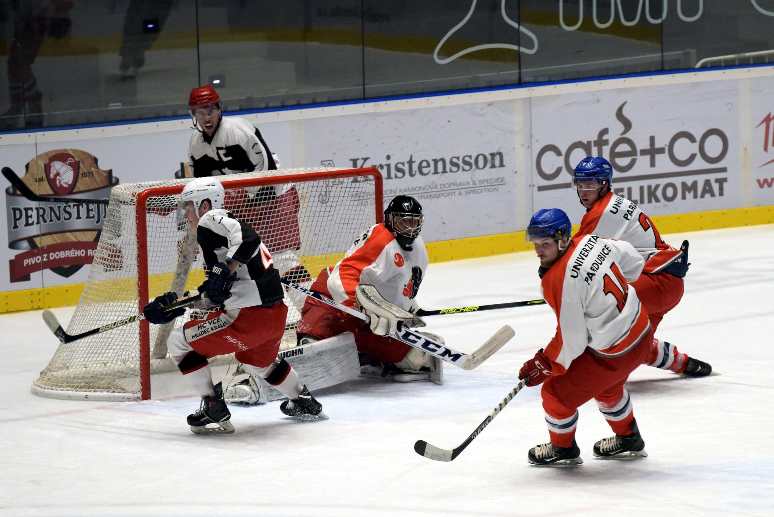 Šestý ročník hokejového derby mezi východočeskými univerzitami se odehraje v Hradci Králové ...