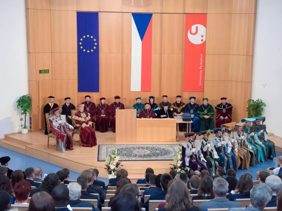 Podzimní promoce a sponze zrušena - 7. 10. 2020 | Univerzita Pardubice