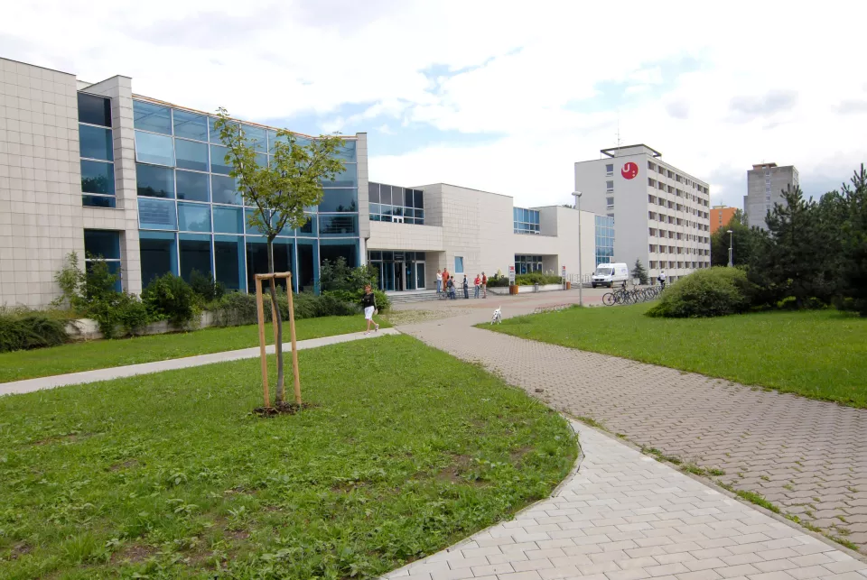 Magisterská promoce, bakalářská sponze 22. 11. | Univerzita Pardubice